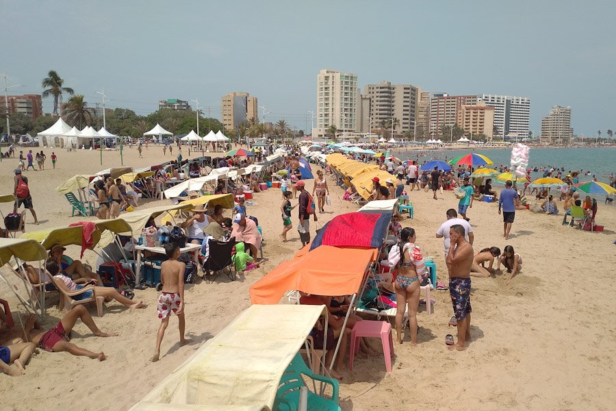 Playas de Lechería tuvieron gran afluencia este viernes santo - El Tiempo